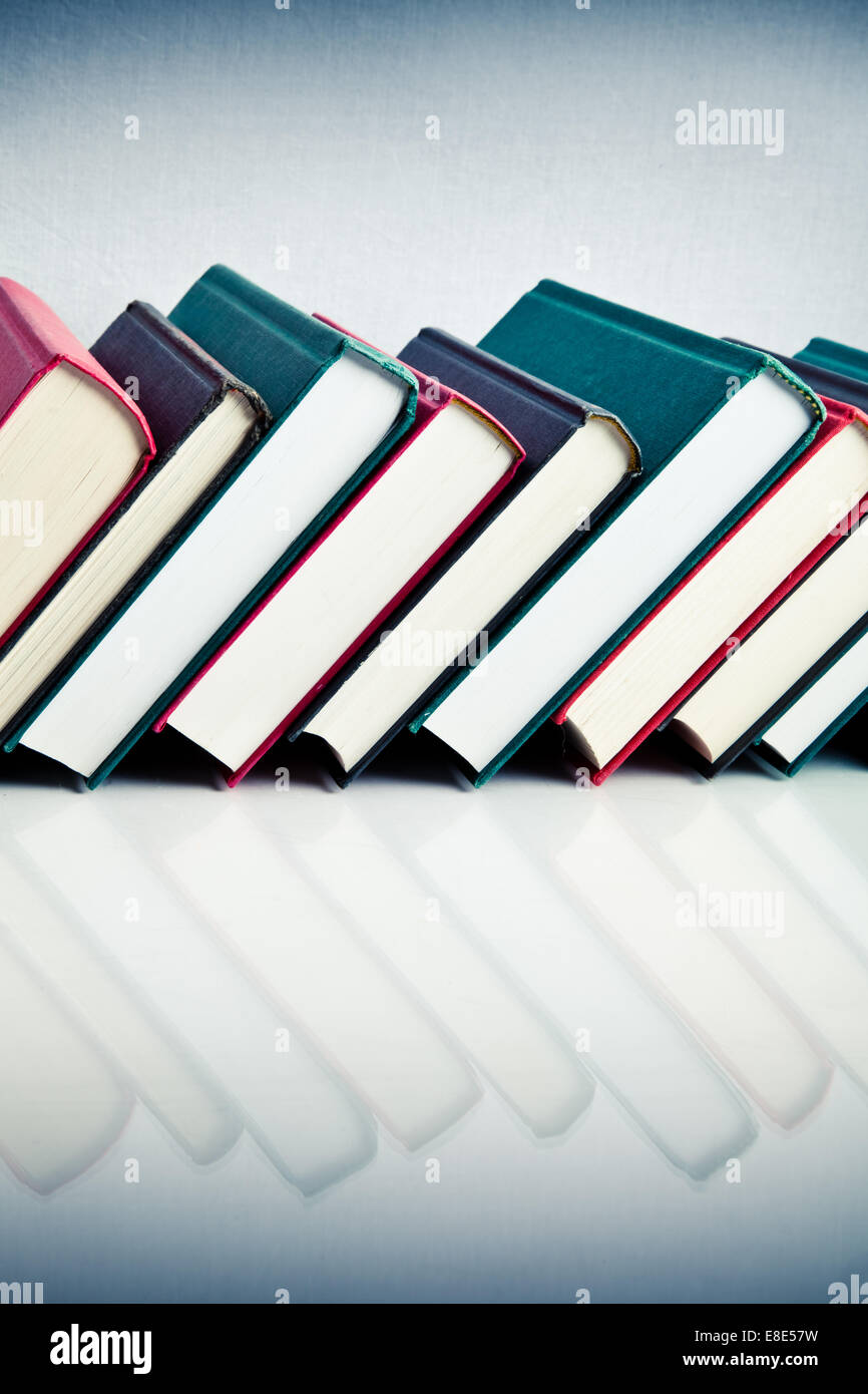 Black reflective table hi-res stock photography and images - Alamy