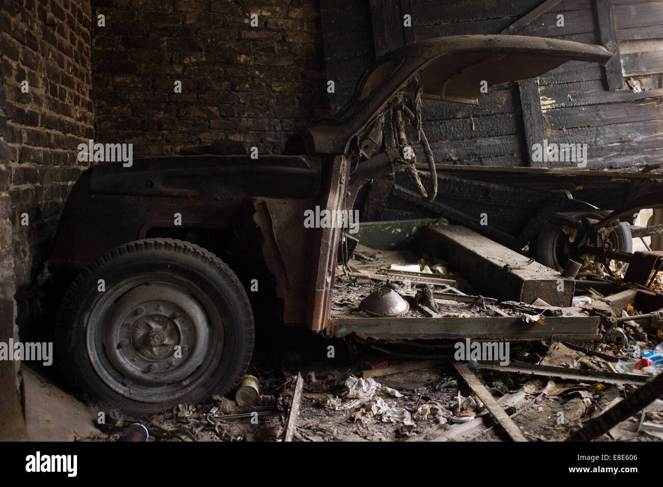 Berlin, Germany, burned-out car in a garage in Prenzlauer Berg Stock ...