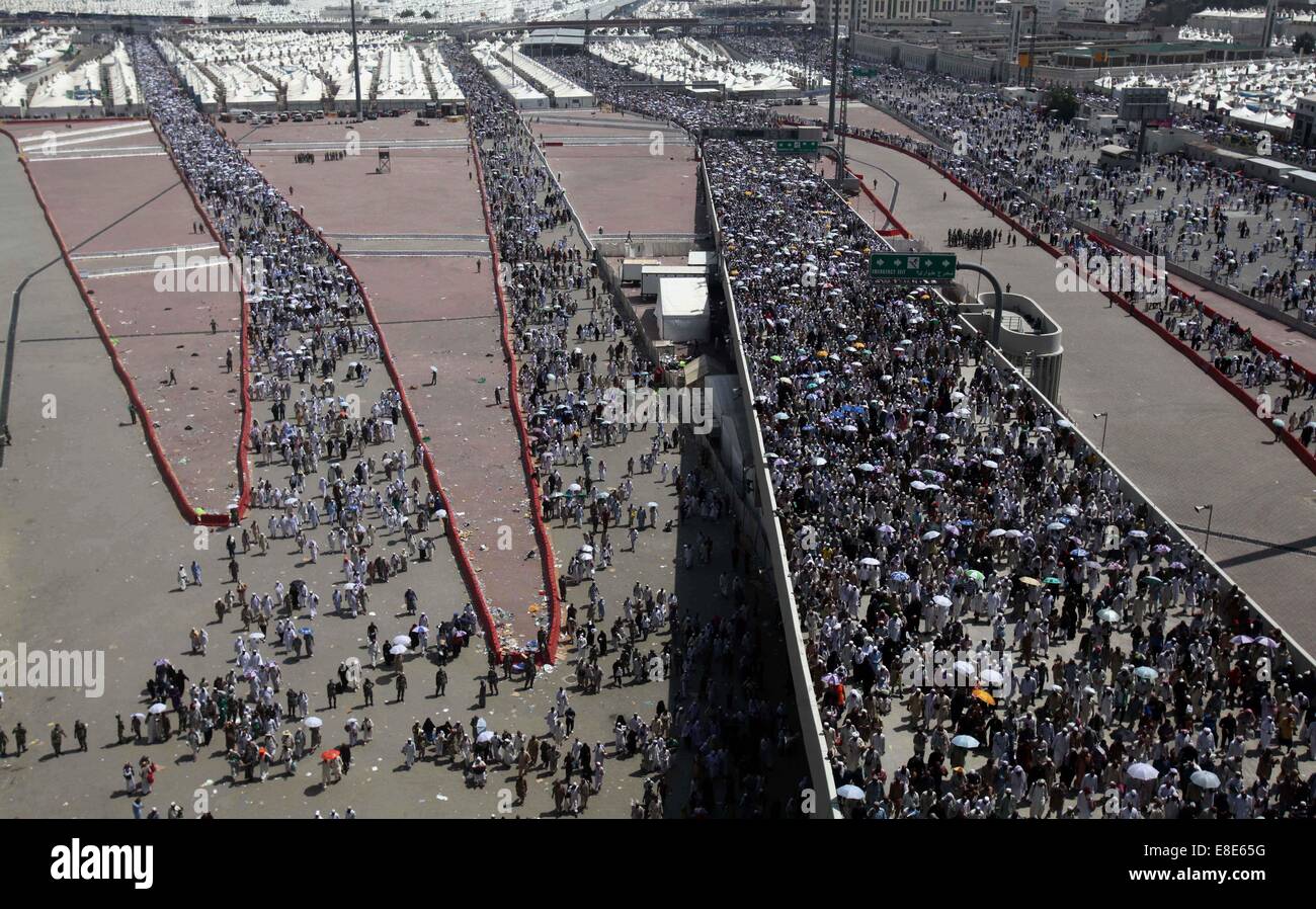 Saudi Arabia Hajj Mina Pilgrims Stock Photos & Saudi Arabia Hajj Mina ...