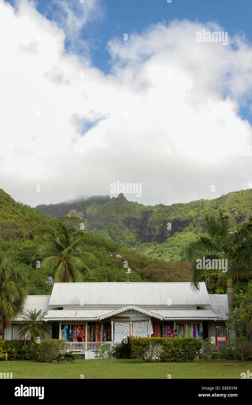 pareo shop on Moorea Stock Photo - Alamy