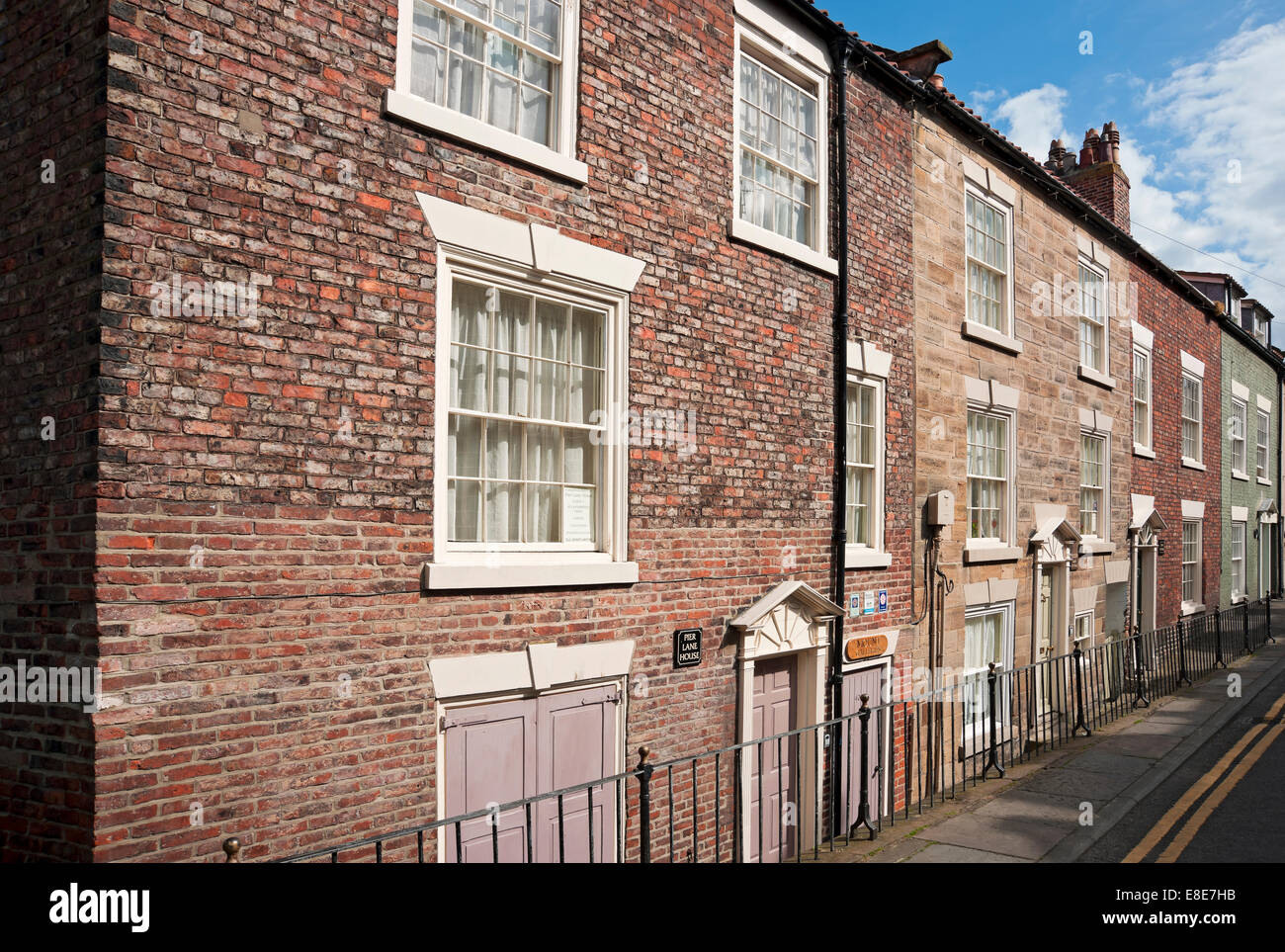 Terraced house centre terrace hi-res stock photography and images - Alamy
