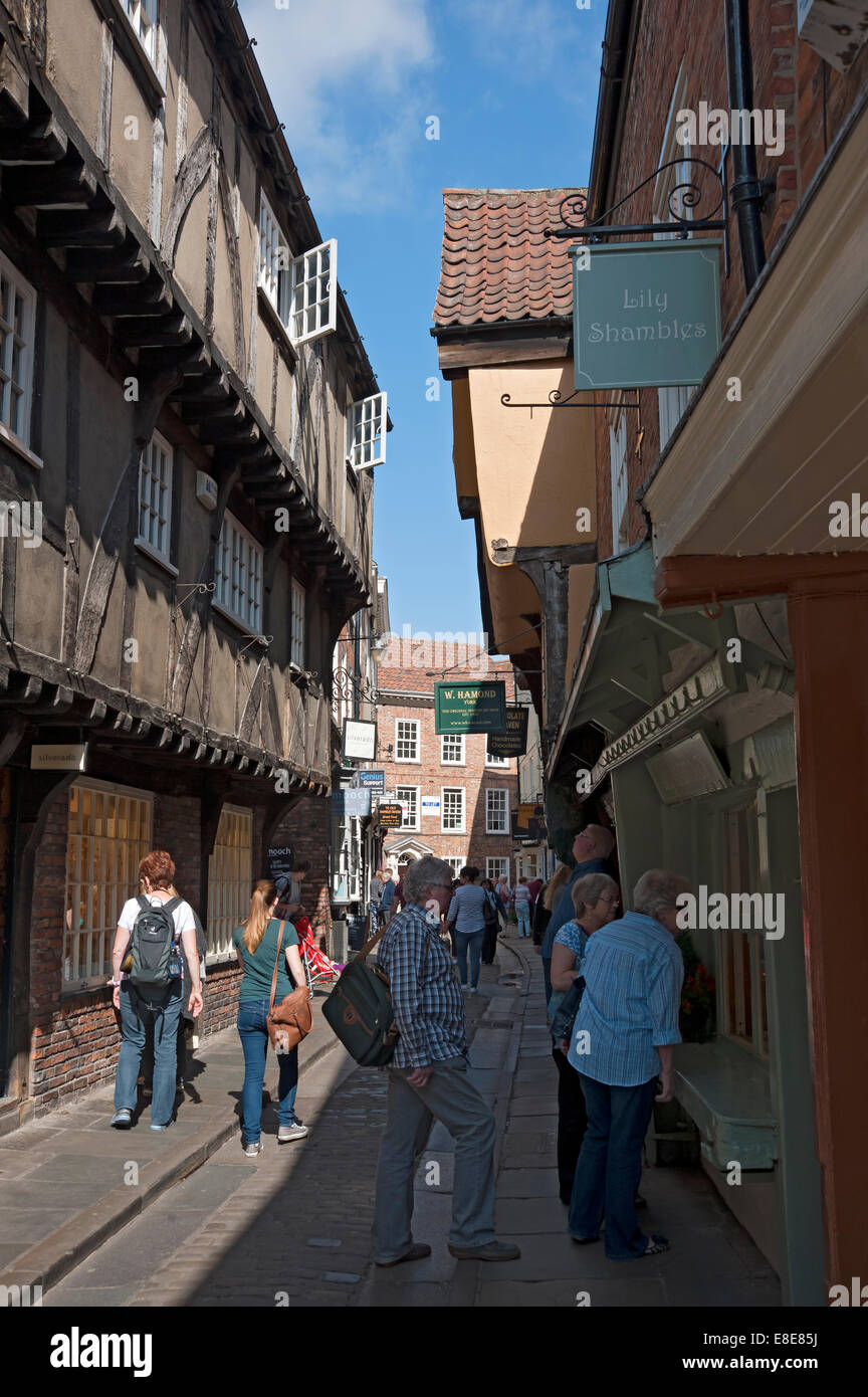 People walking shambles hi-res stock photography and images - Alamy
