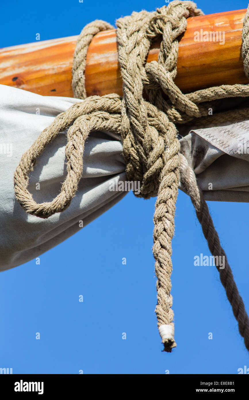 Sailing knot hi-res stock photography and images - Alamy