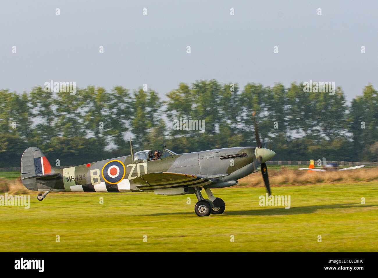 Supermarine Spitfire Mk IXB MH434 at the Goodwood Revival 2014, West ...