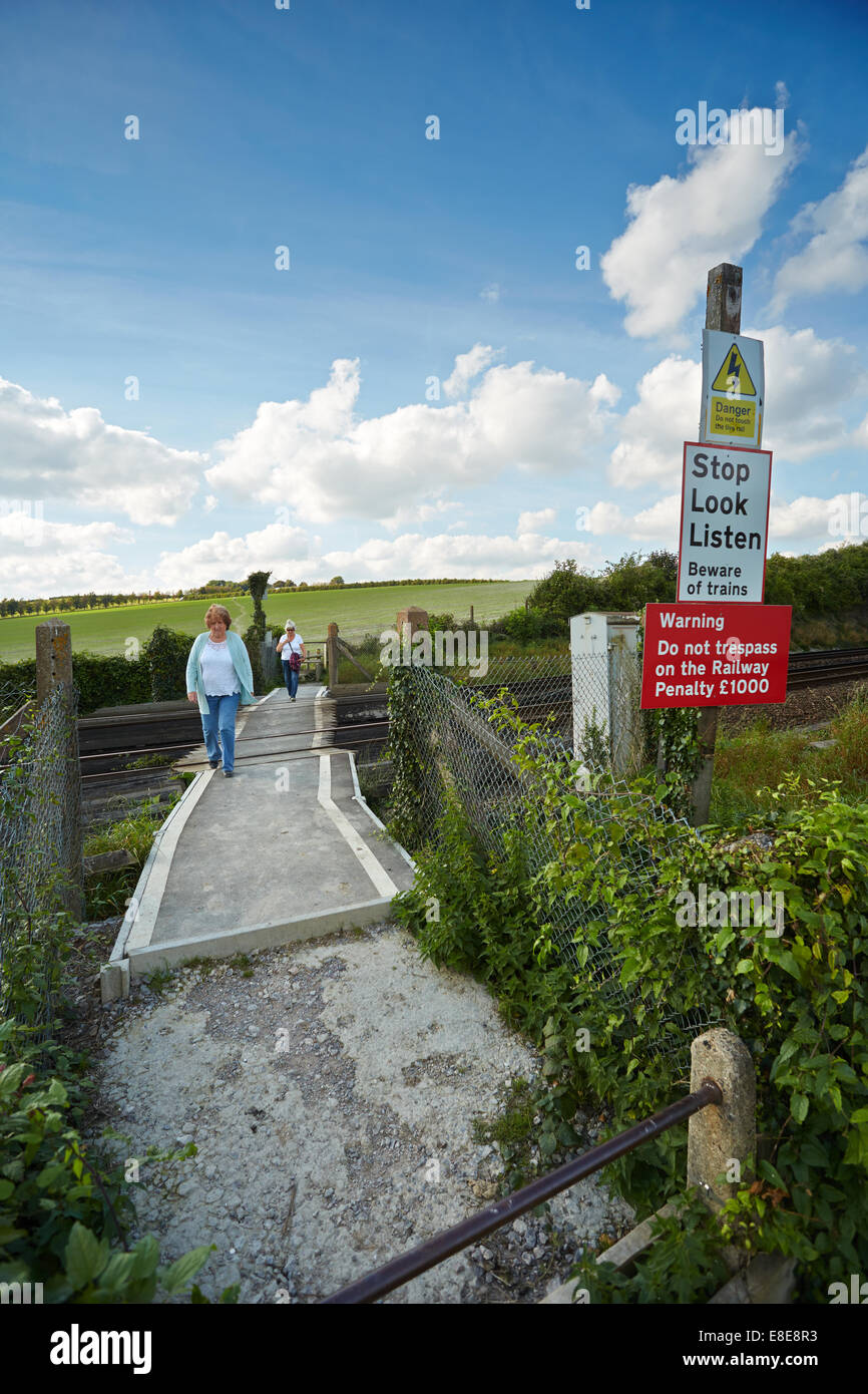 Foot crossing hi-res stock photography and images - Alamy