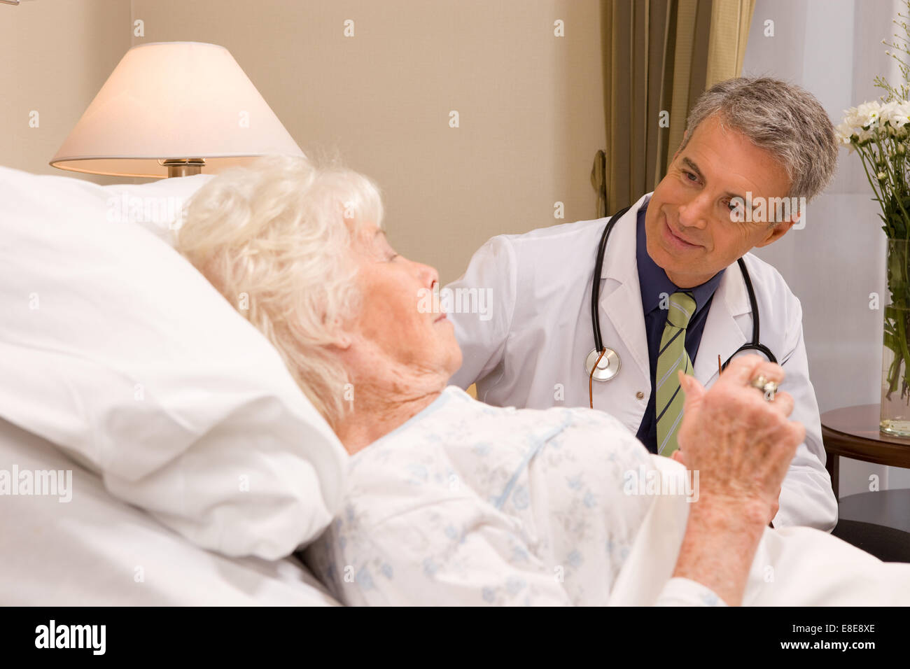 Doctor elderly patient britain hi-res stock photography and images - Alamy