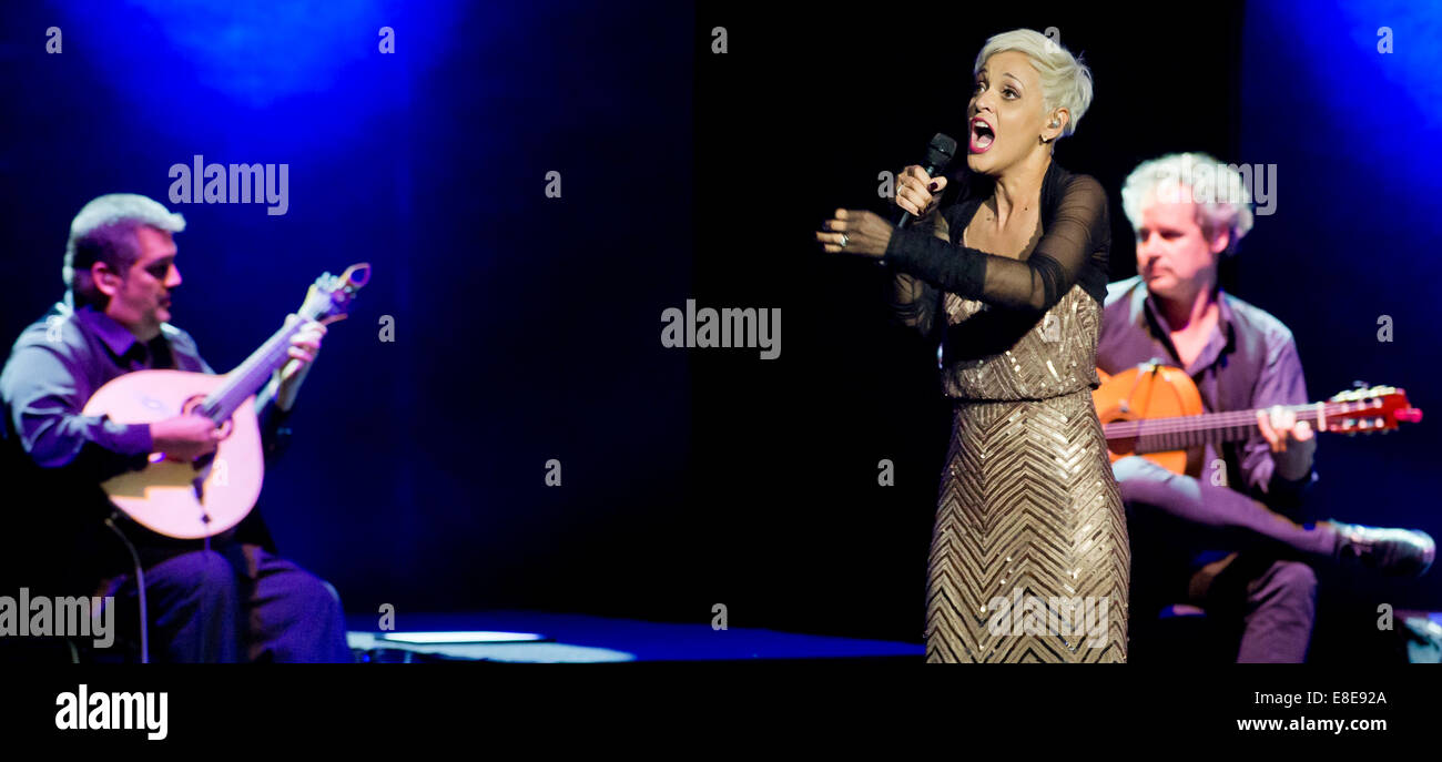 Singer mariza hi-res stock photography and images - Alamy