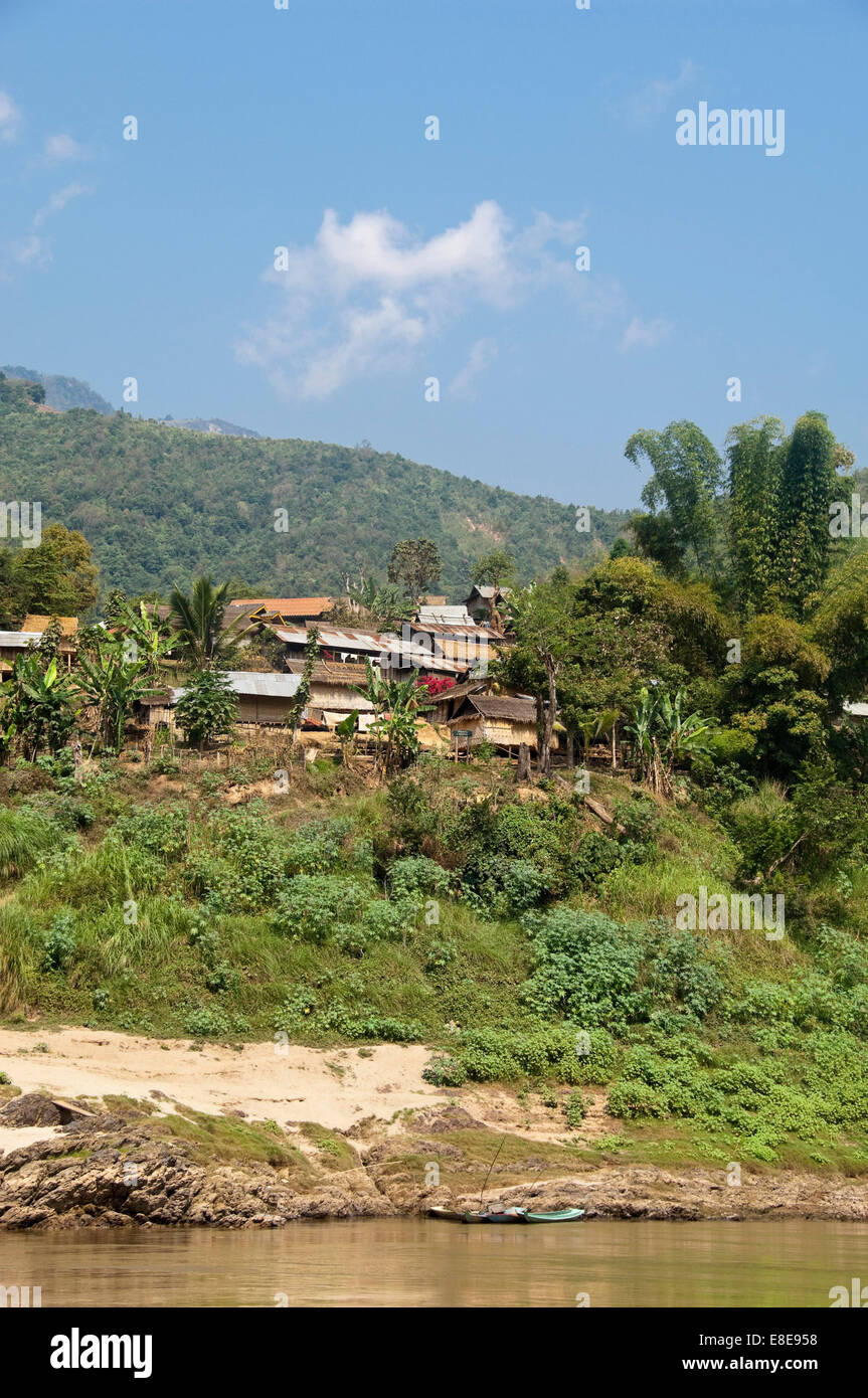 Remote hillside homes hi-res stock photography and images - Alamy
