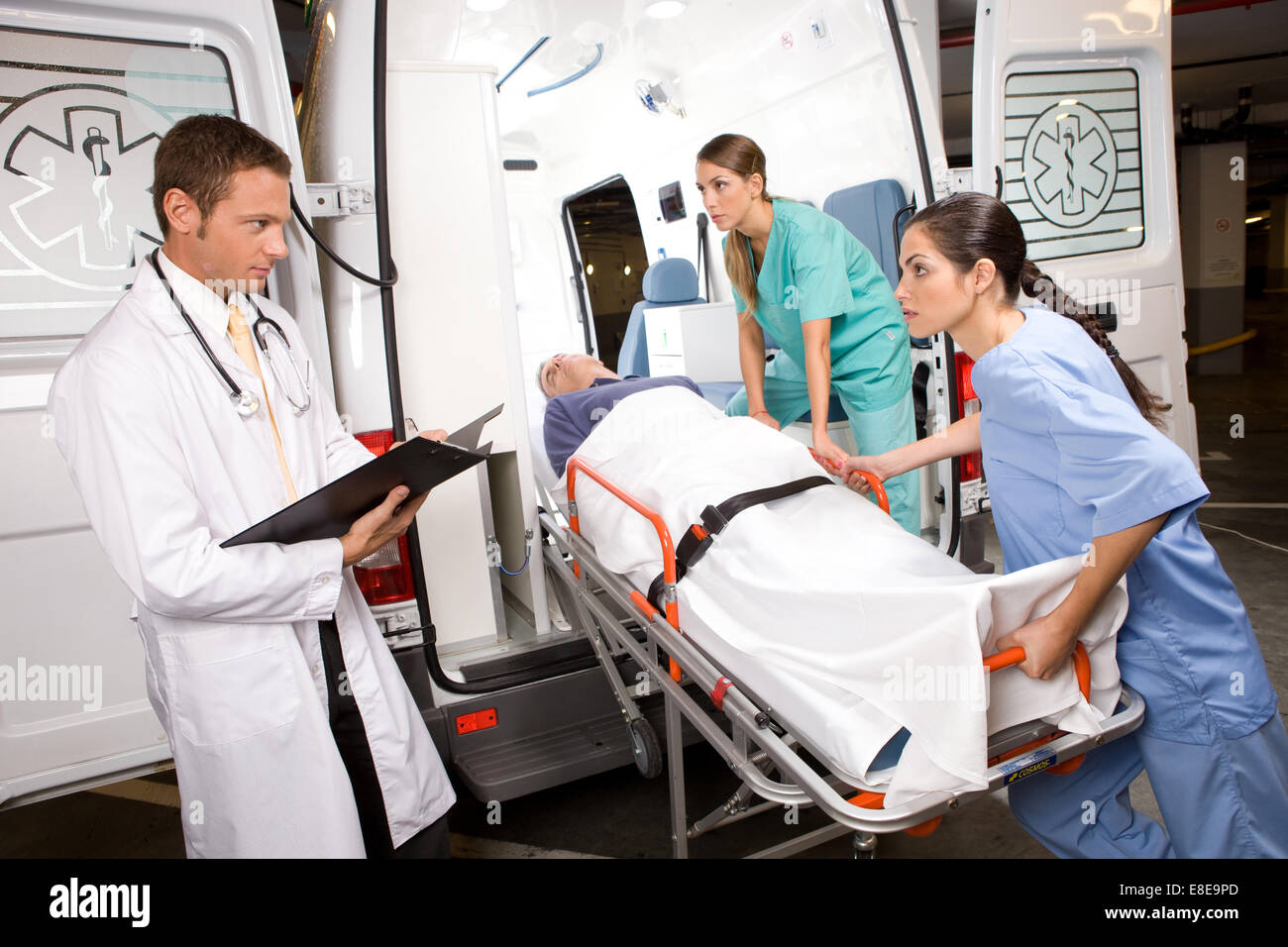 Heart attack patient hi-res stock photography and images - Alamy