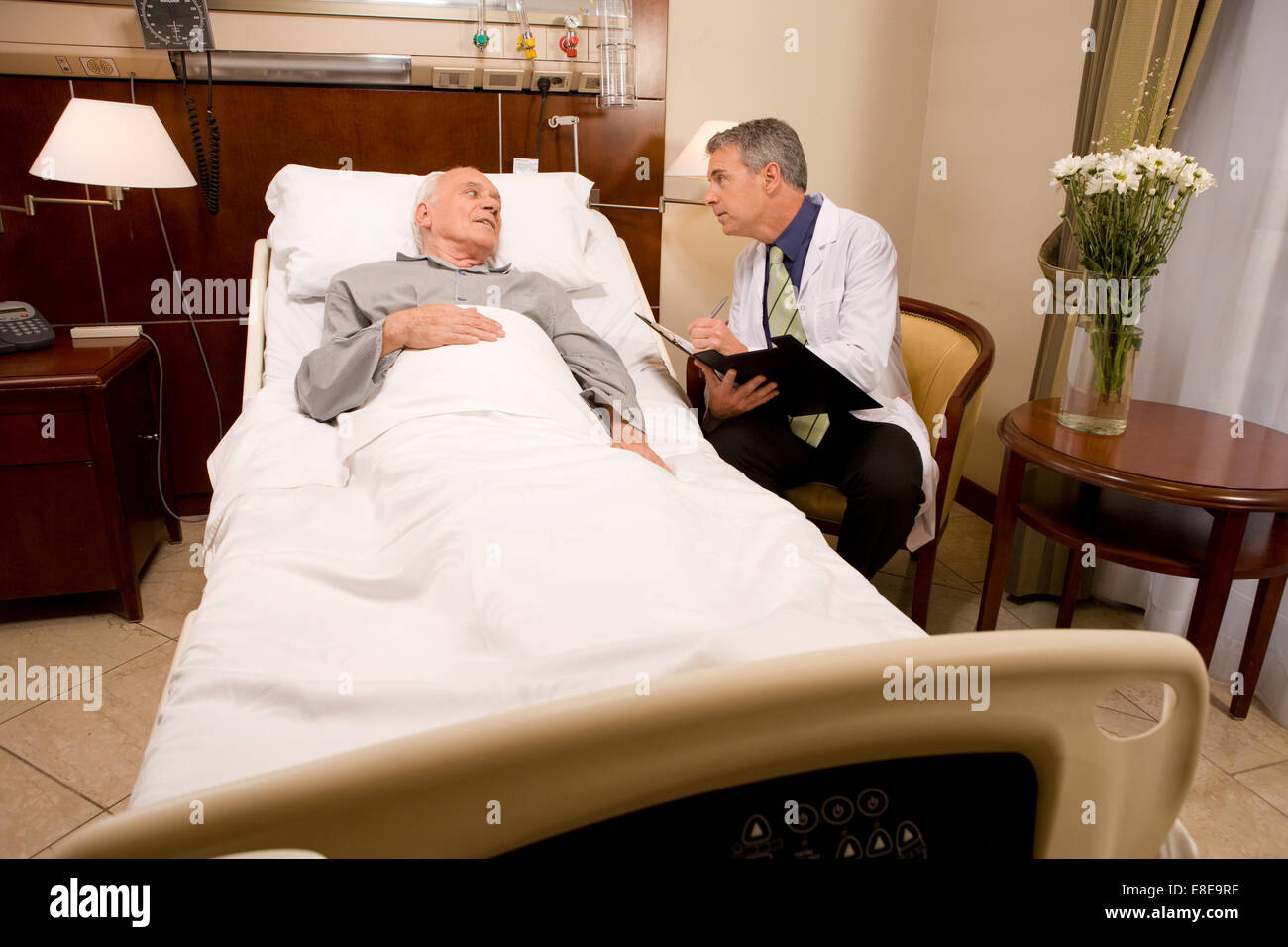 Visiting nurse and medication hi-res stock photography and images - Alamy