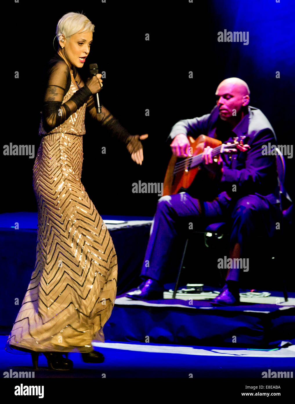 Mariza singer hi-res stock photography and images - Alamy