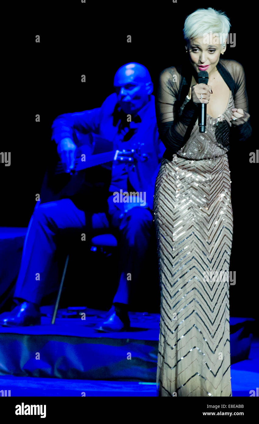 Portuguese fado singer hi-res stock photography and images - Alamy