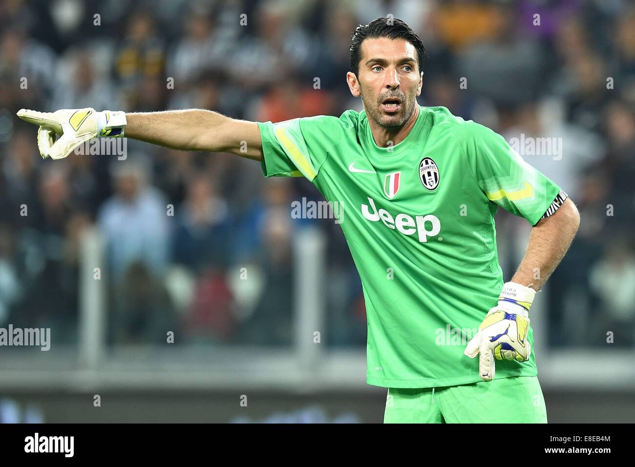 Turin, Italy. 5th Oct, 2014. Serie A football. Juventus versus AS Roma ...
