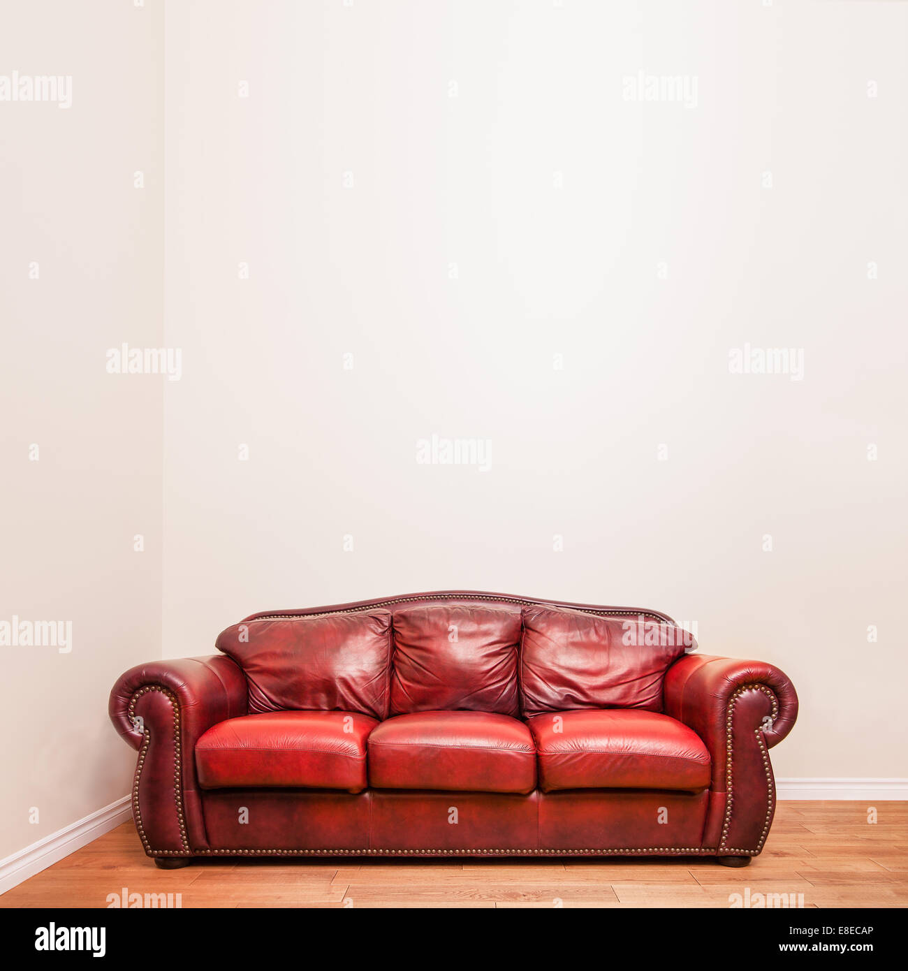 Red leather sofa hi-res stock photography and images - Alamy