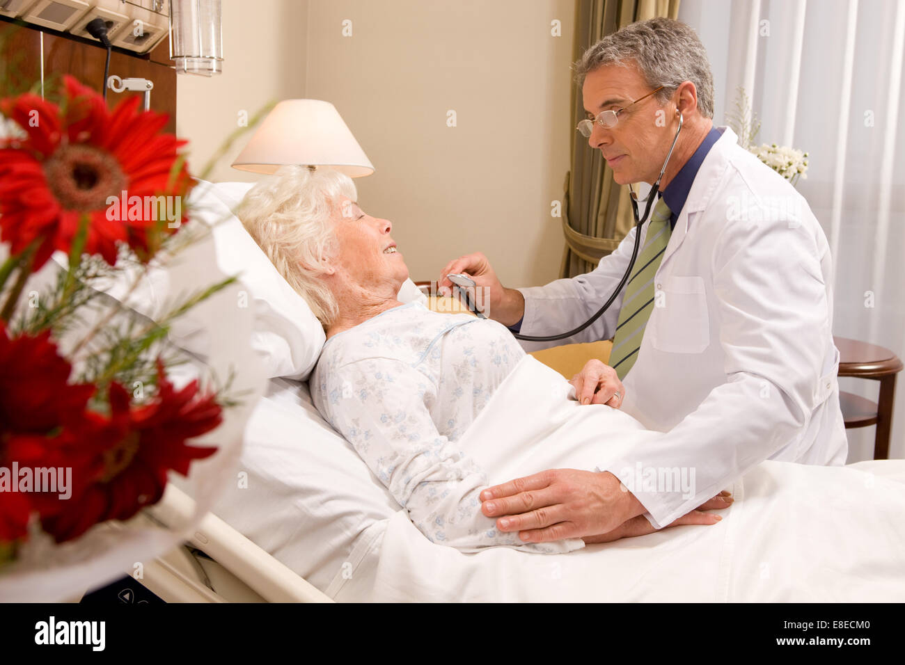 Doctor elderly patient britain hi-res stock photography and images - Alamy