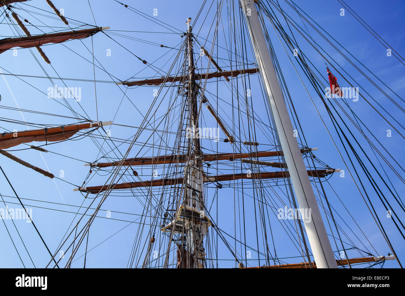Tall masts hi-res stock photography and images - Alamy