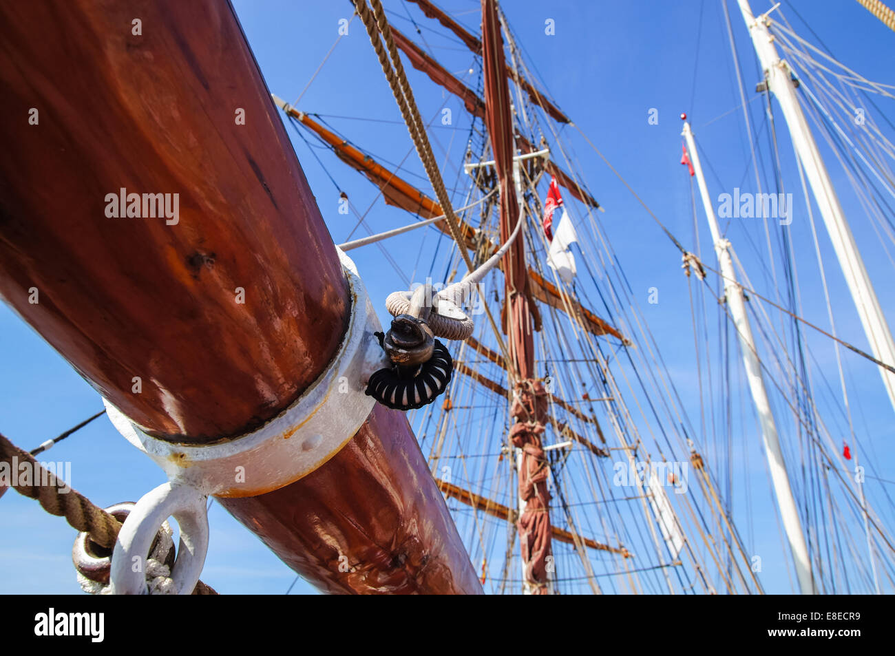 Tall masts hi-res stock photography and images - Alamy