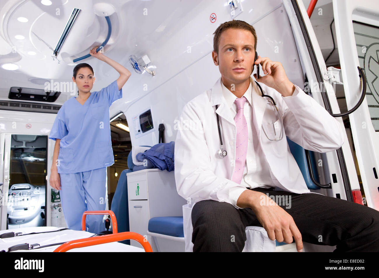 Paramedics with a stretcher hi-res stock photography and images - Alamy