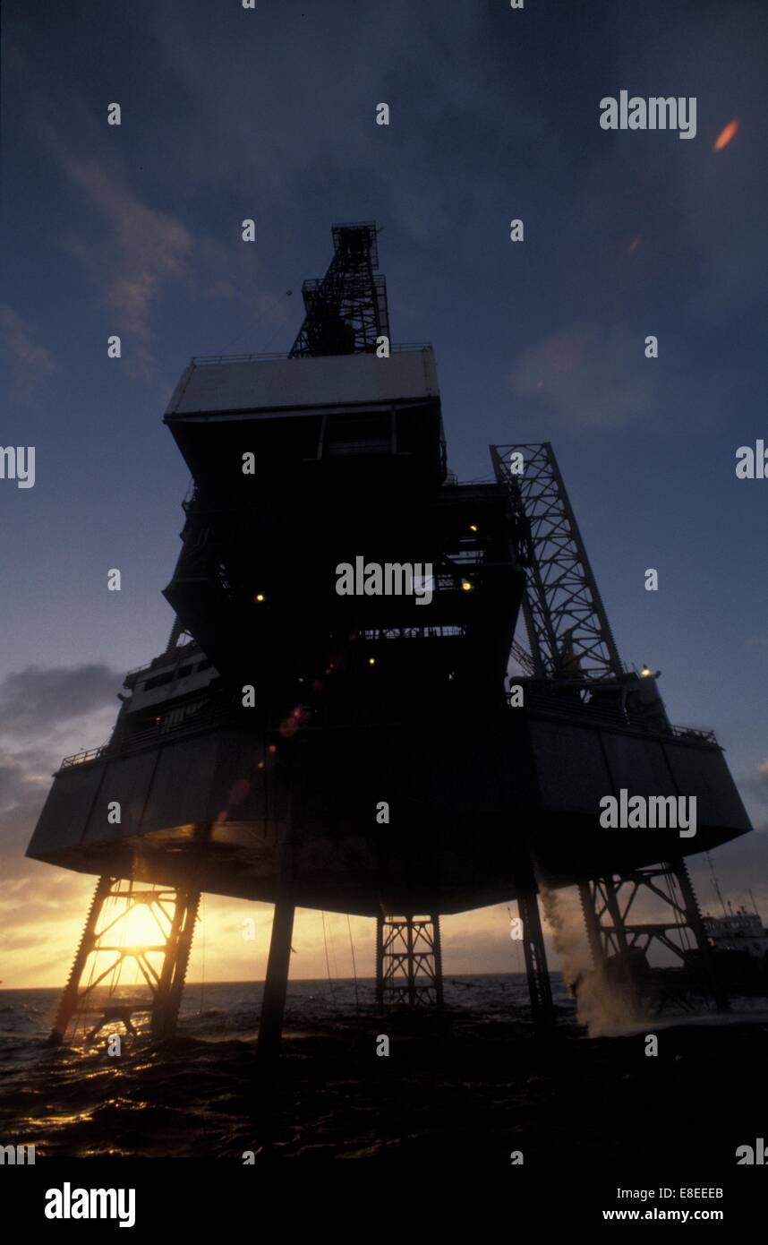Offshore Oil Drilling Rig Cantilever High Resolution Stock Photography ...