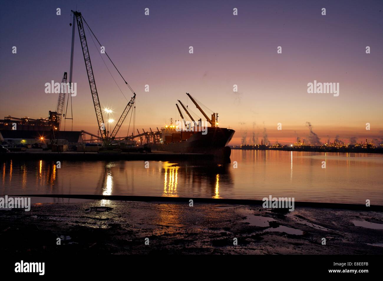 Offloading Cargo from Cargo Ship Stock Photo - Alamy