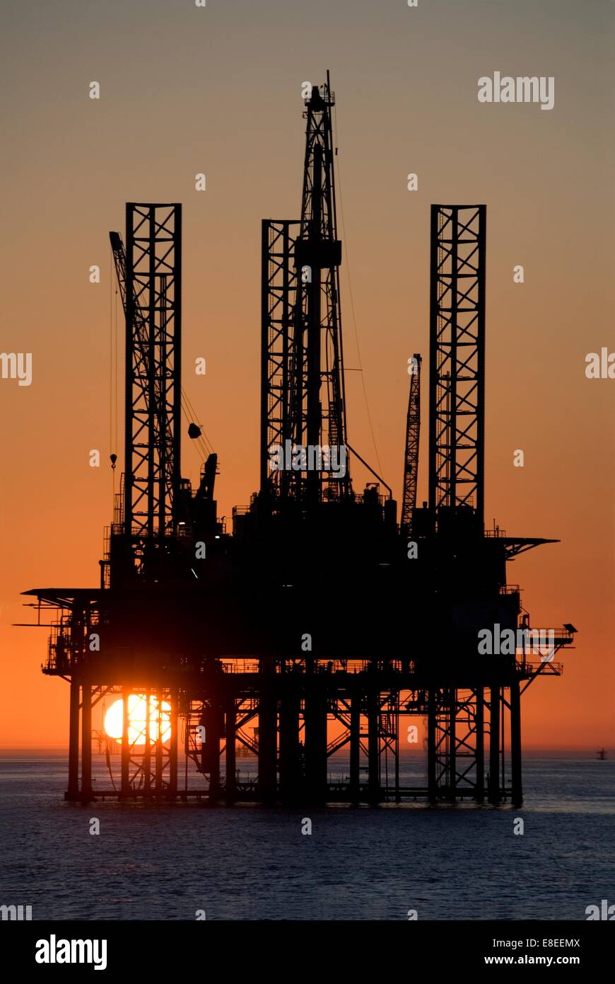 Oil rig jacket hi-res stock photography and images - Alamy