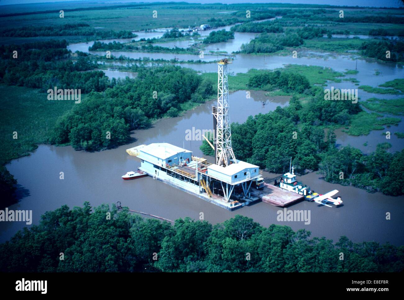 Drill barge hi-res stock photography and images - Alamy
