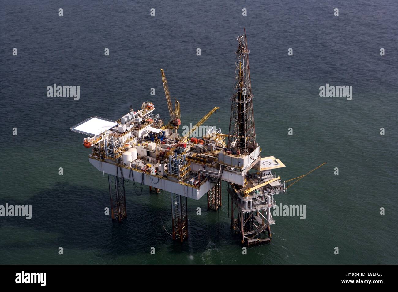 Offshore platform hi-res stock photography and images - Alamy