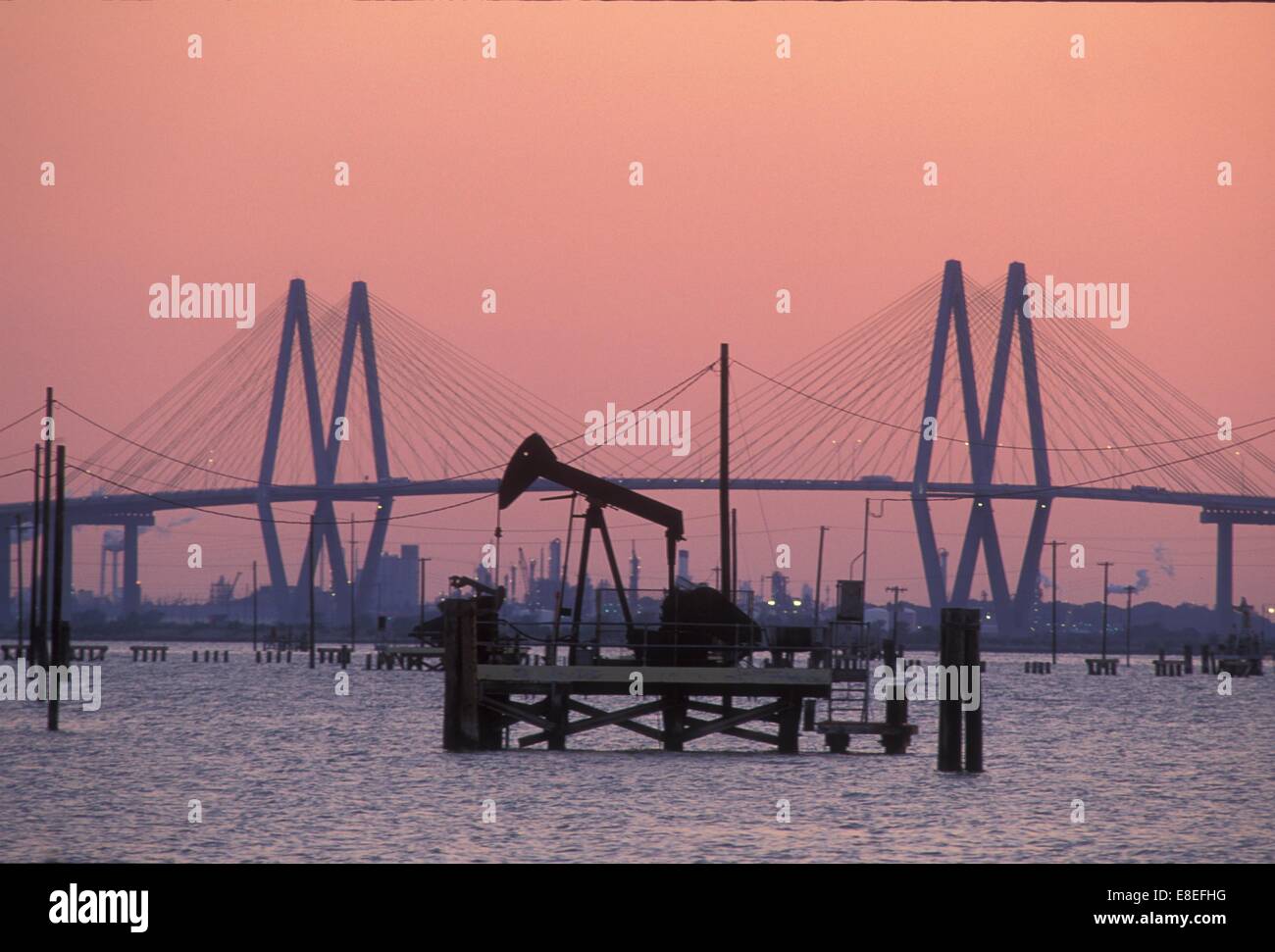 Houston texas oil rig hi-res stock photography and images - Alamy
