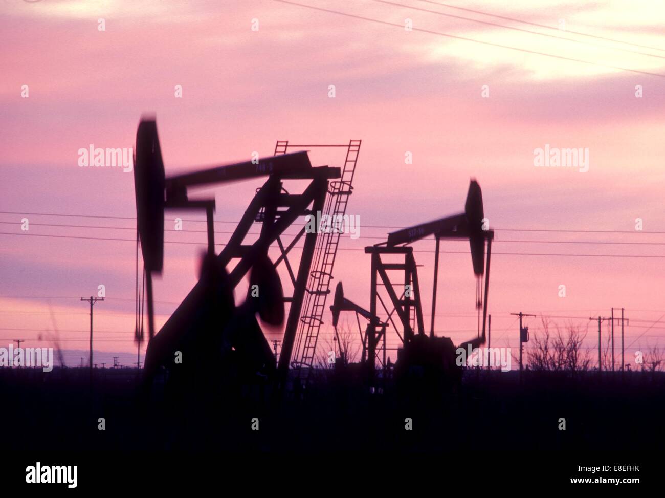 Wellhead pump jack hi-res stock photography and images - Alamy