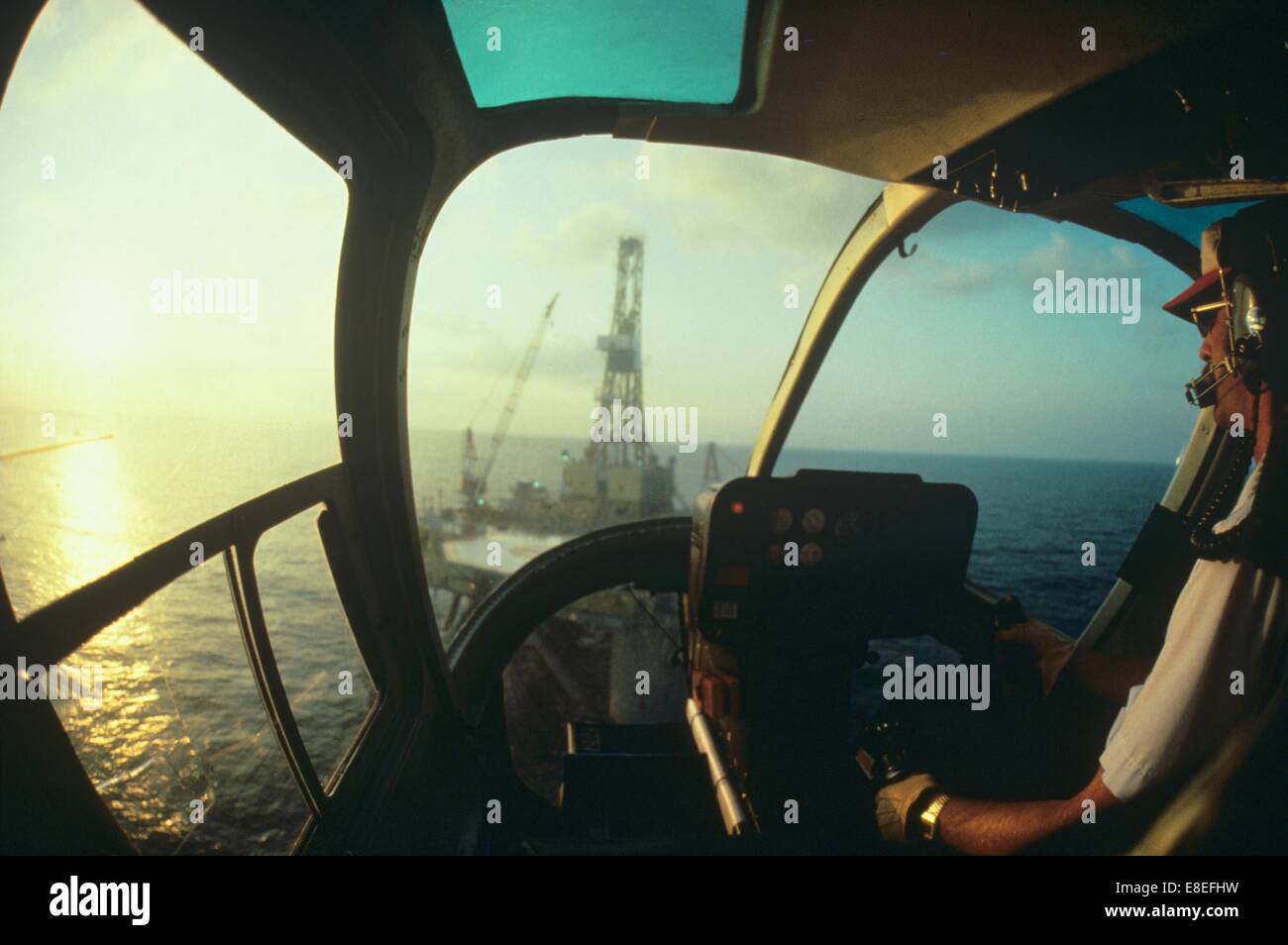 Helicopter on offshore oil platform hi-res stock photography and images ...
