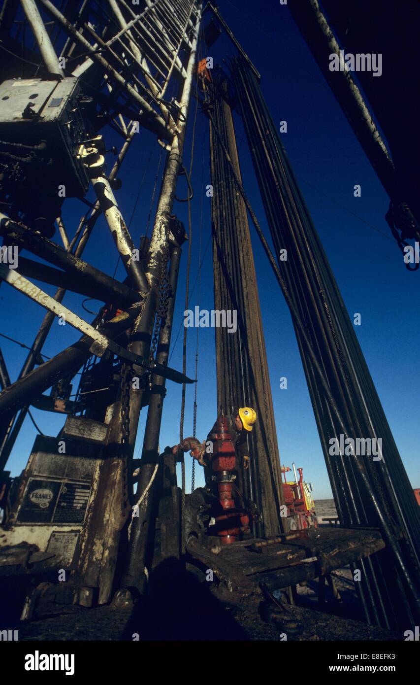 Wellhead and worker hi-res stock photography and images - Alamy