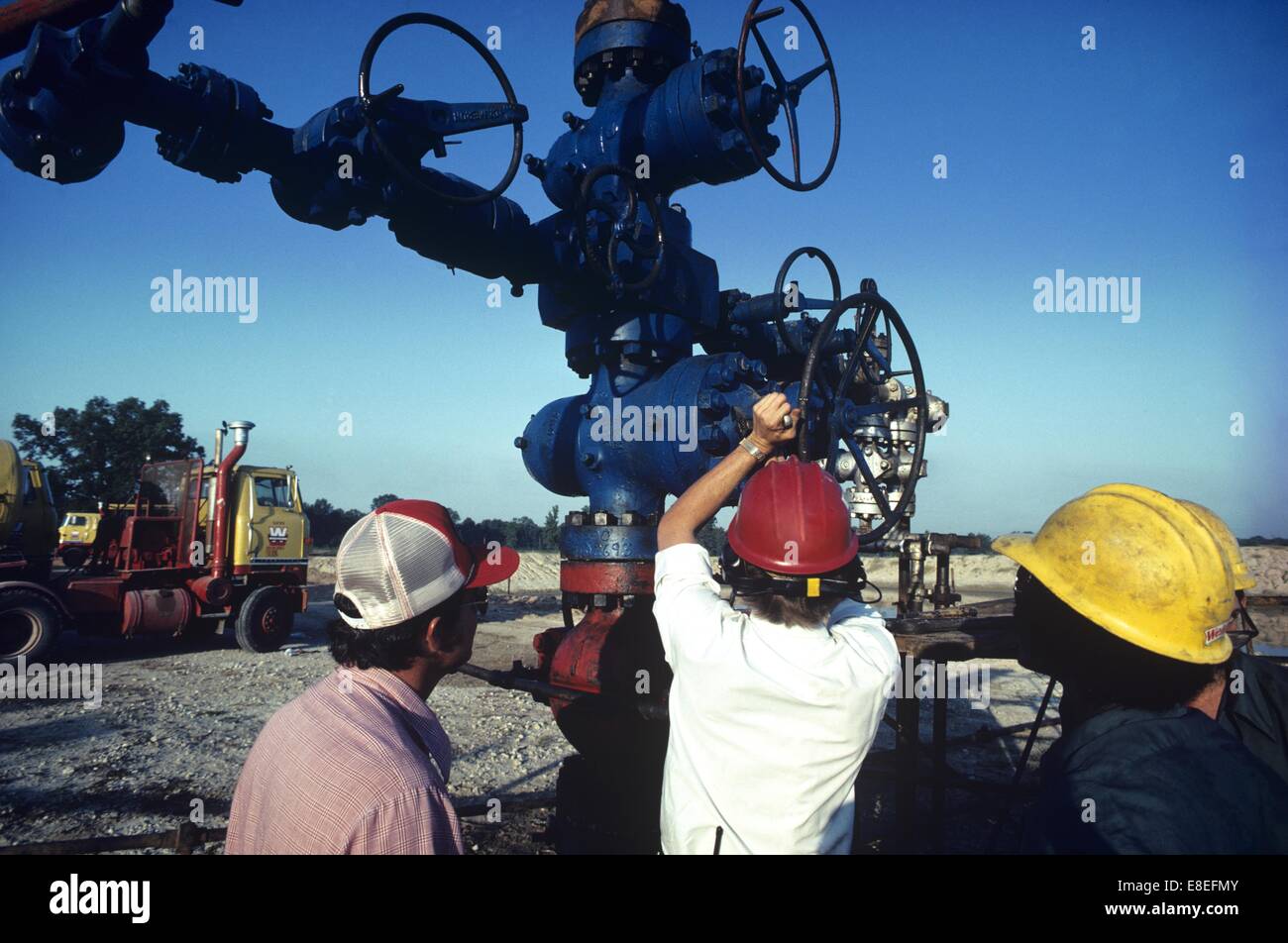 Natural gas production and workers hi-res stock photography and images ...
