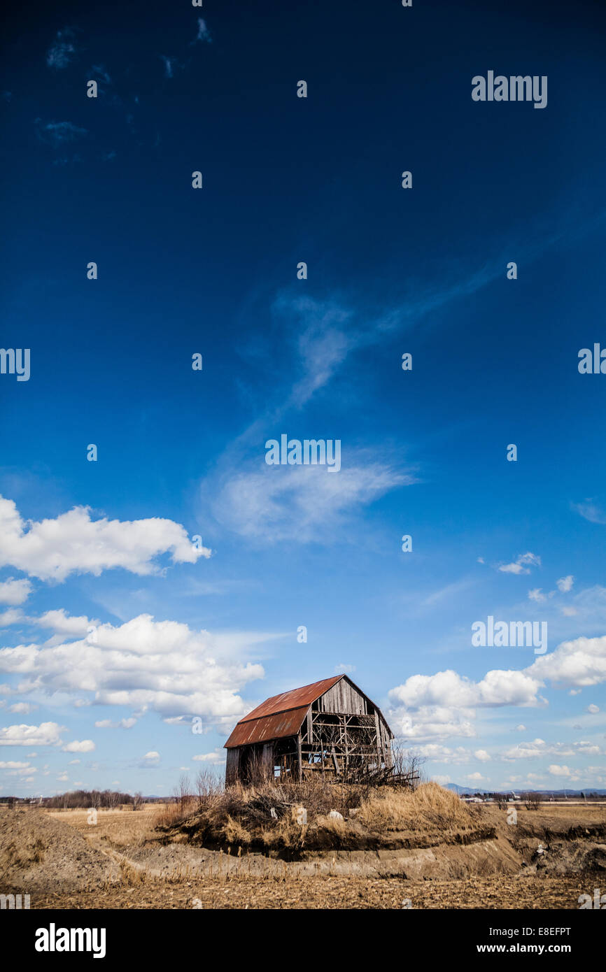 Old Abandoned Rusty Old barn in the Middle of nowhere ! Stock Photo - Alamy