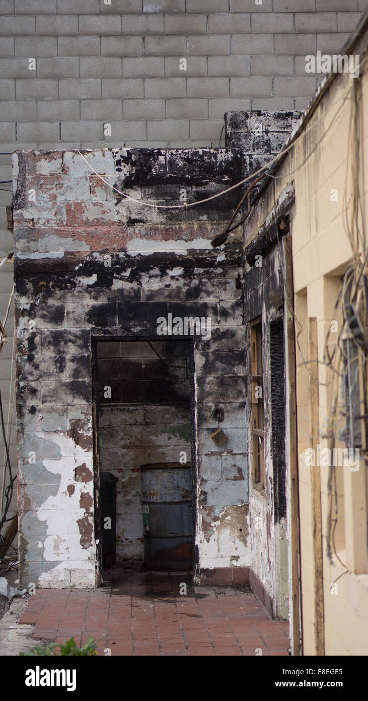 Fire damaged building Stock Photo - Alamy