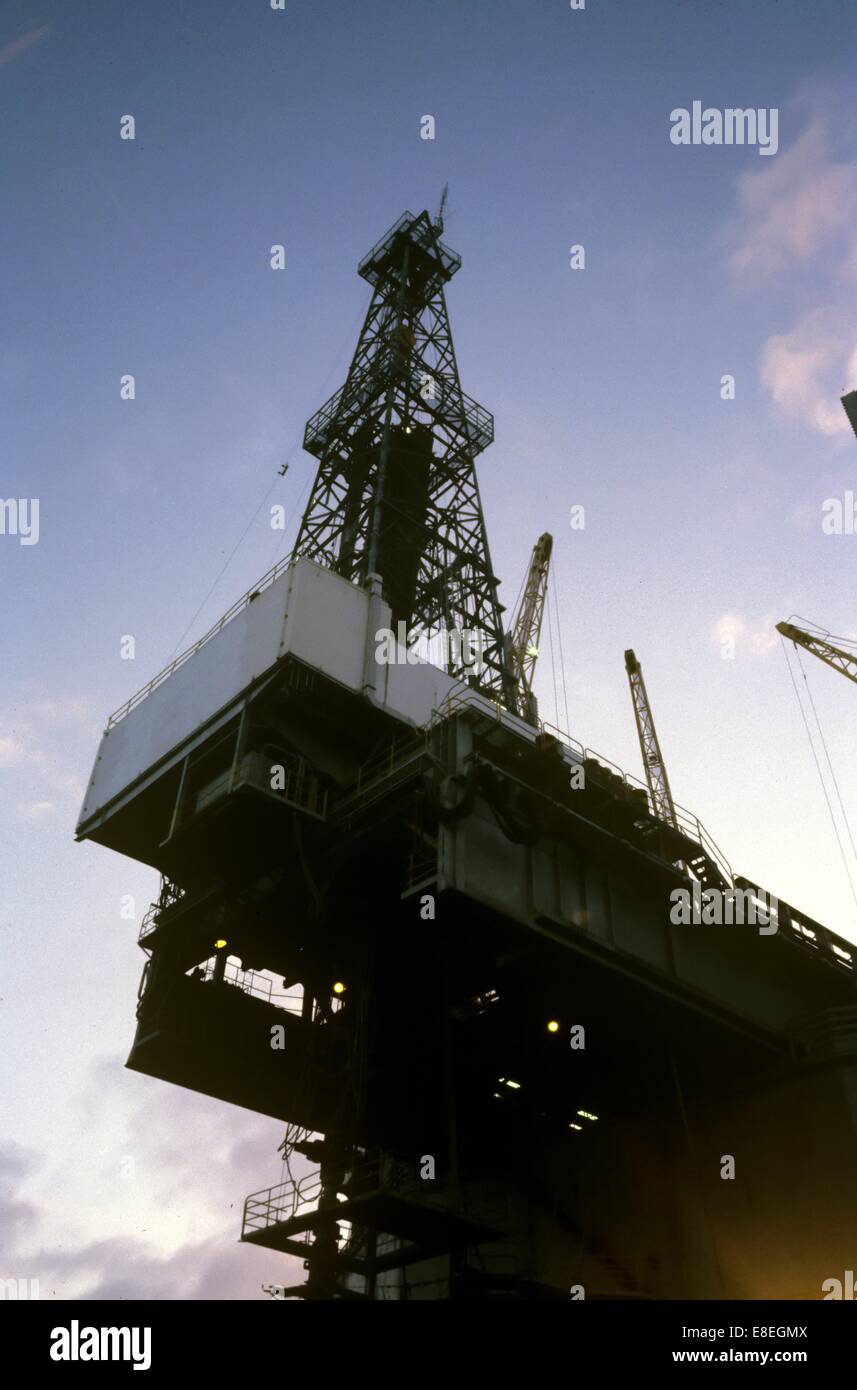 Cantilevered Crane High Resolution Stock Photography and Images - Alamy