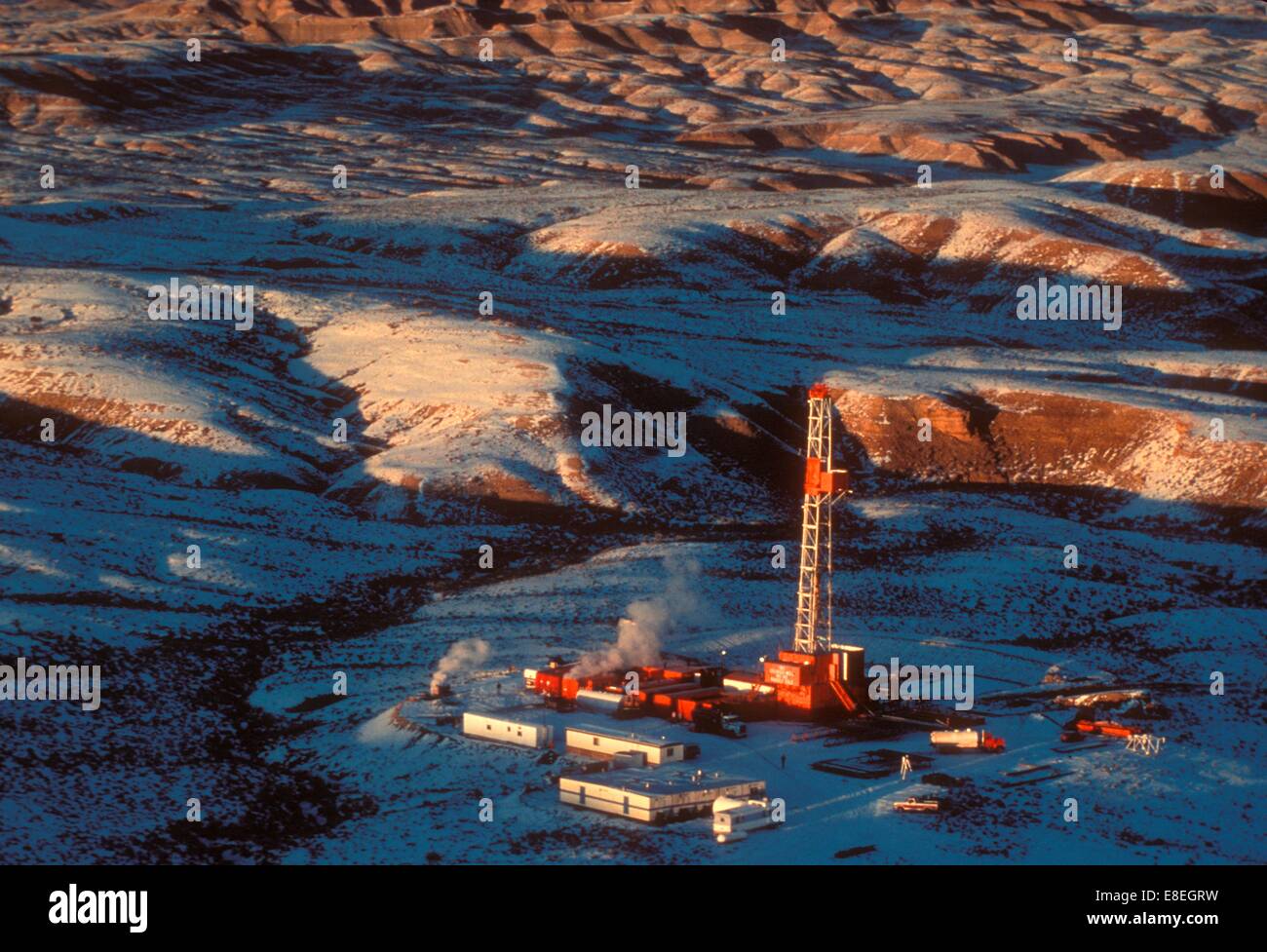 Remote oil well site hi-res stock photography and images - Alamy