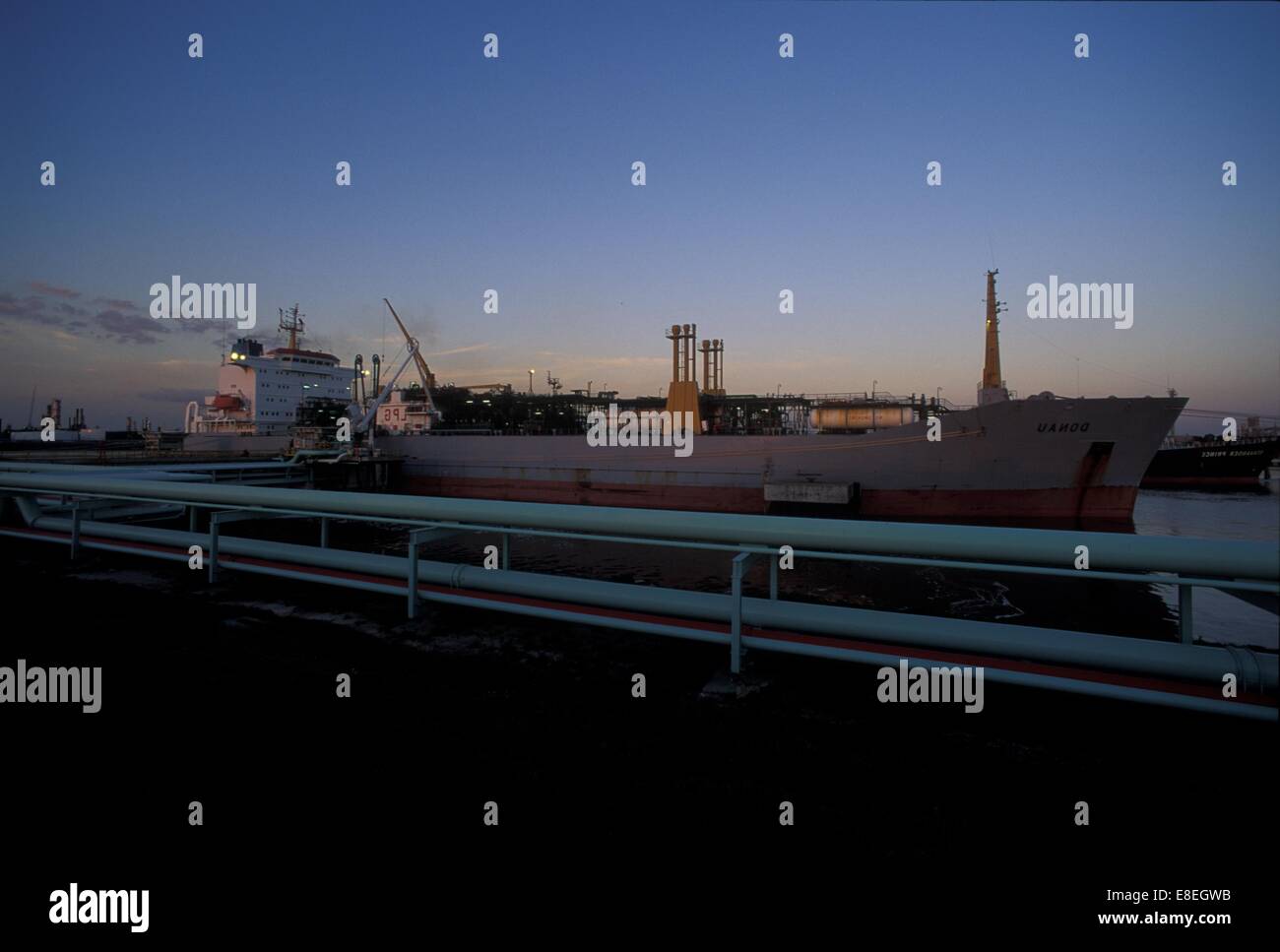 Oil tanker houston hi-res stock photography and images - Alamy