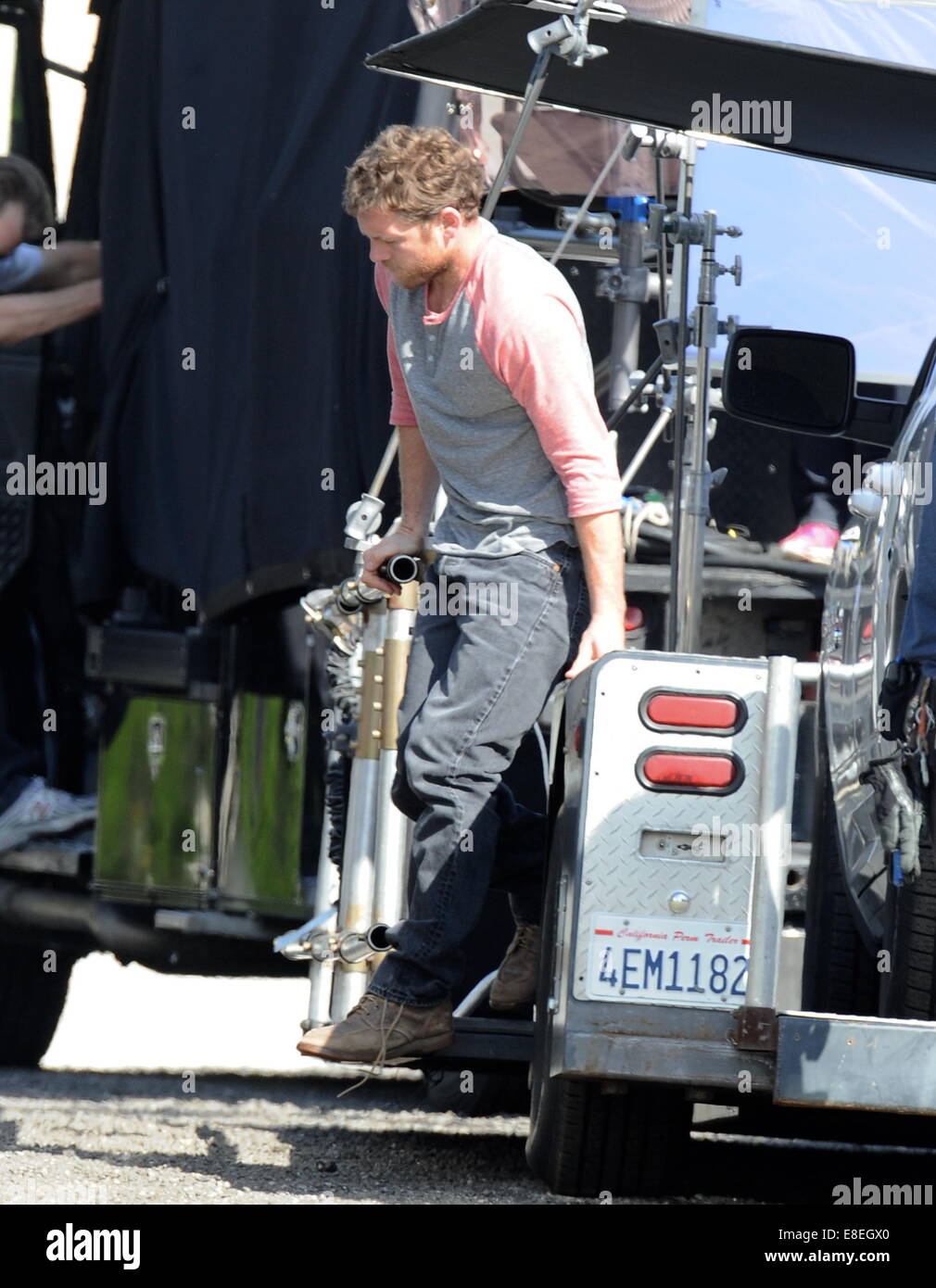 Jennifer Aniston and Sam Worthington filming a driving scene for their ...