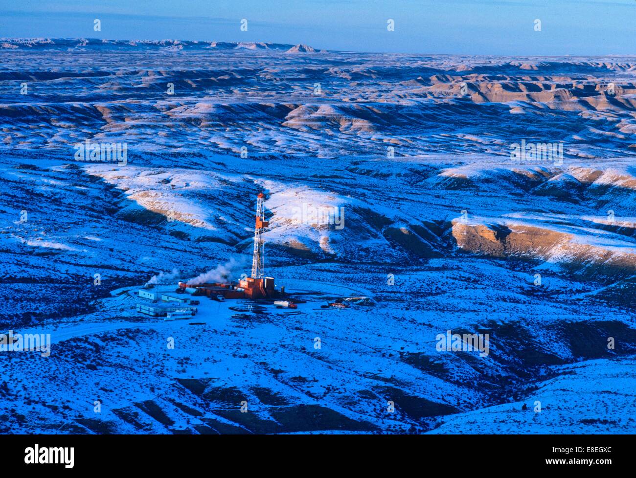 Remote oil well site hi-res stock photography and images - Alamy