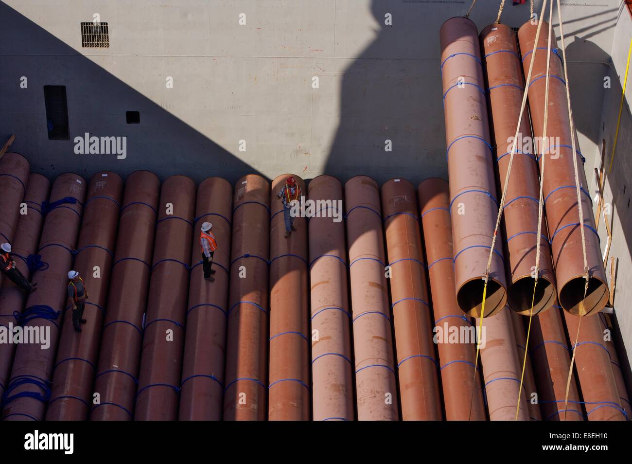 Offloading Pipe from Cargo Ship Stock Photo - Alamy