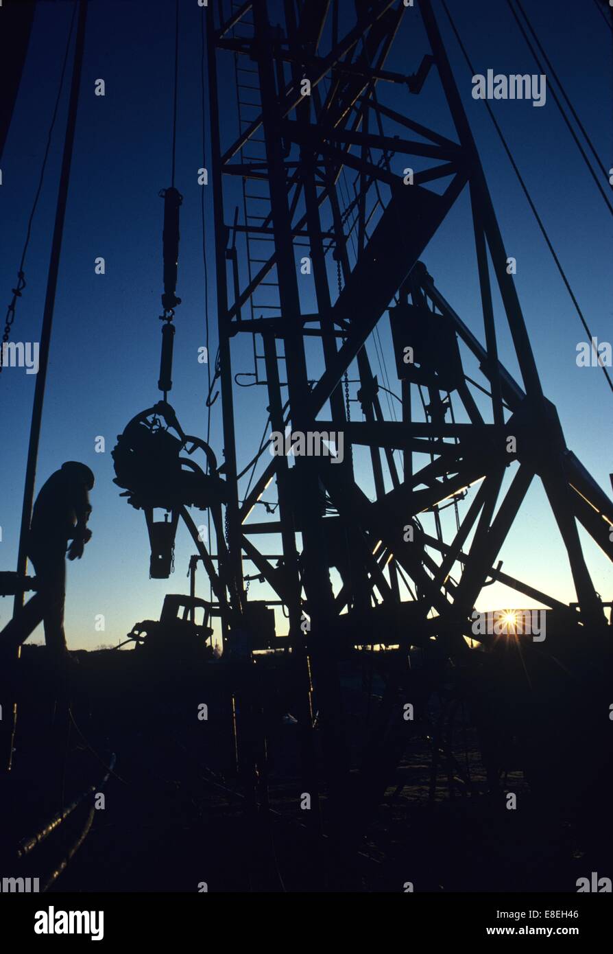 Workover rig hi-res stock photography and images - Alamy