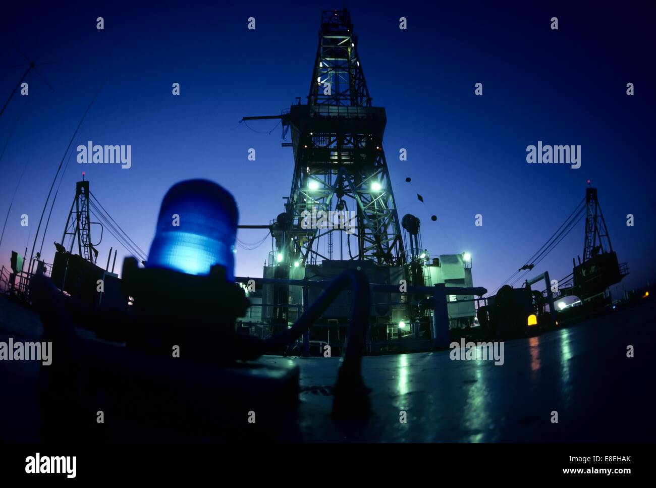 Drilling Rig Night High Resolution Stock Photography and Images - Alamy