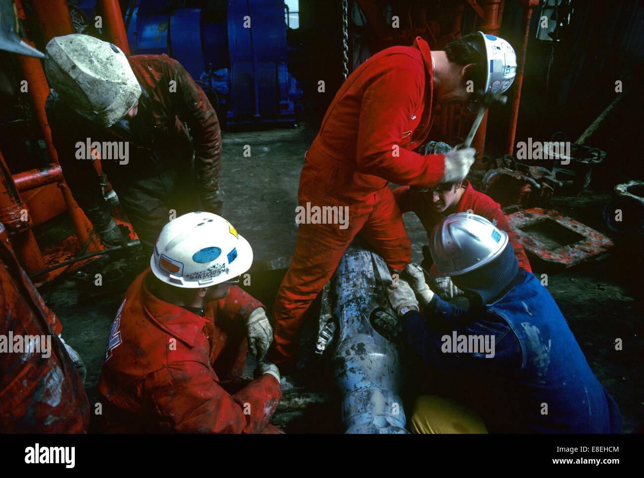 Offshore oil platform workers hi-res stock photography and images - Alamy