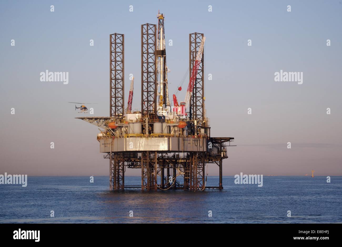 Oil rig jacket hi-res stock photography and images - Alamy