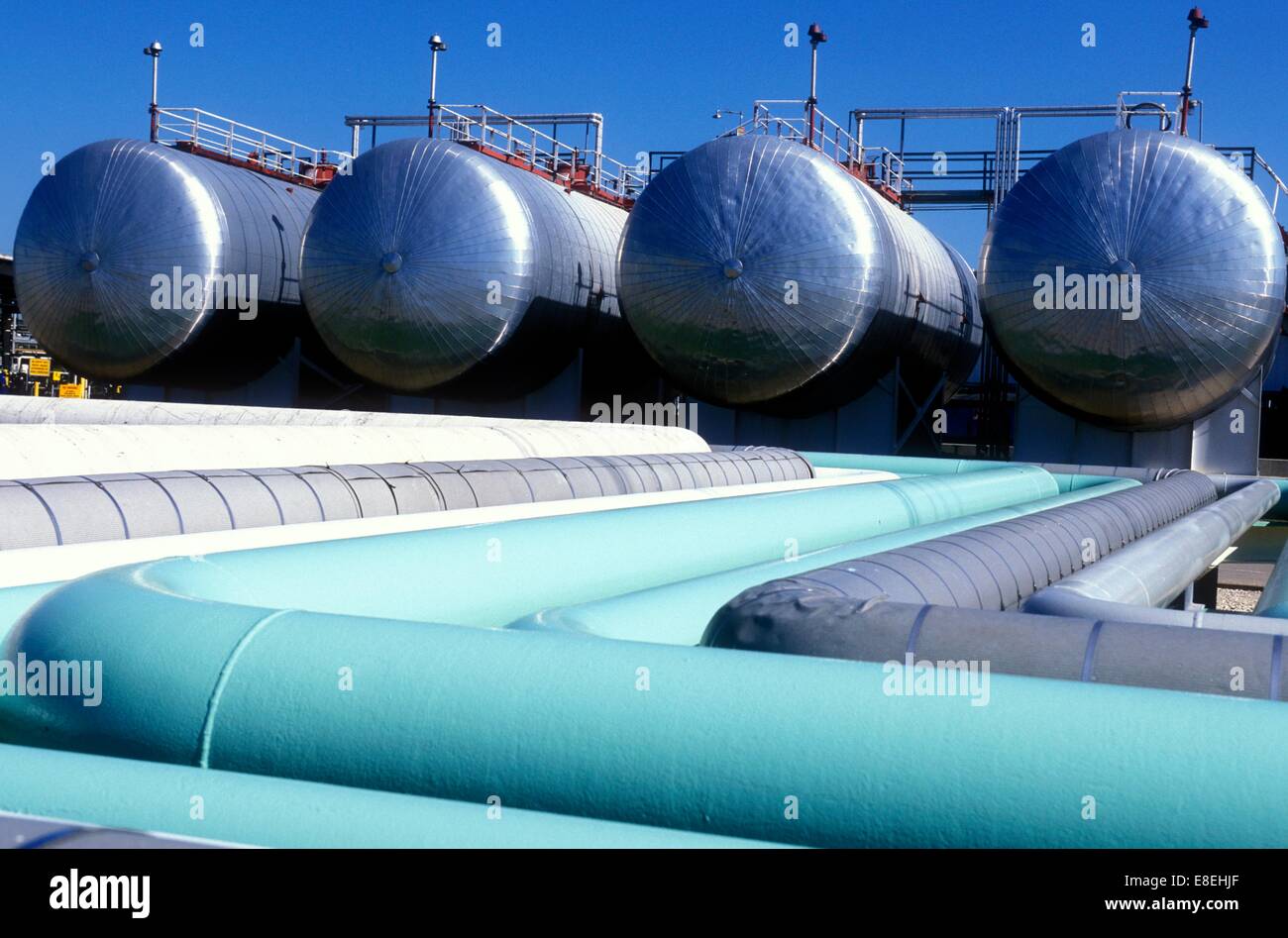 Crude oil storage tanks texas hi-res stock photography and images - Alamy