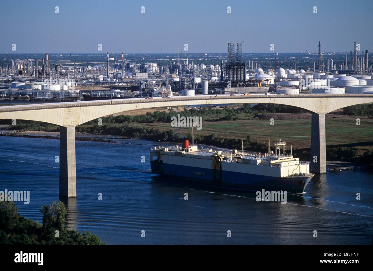 Houston chemical plant hi-res stock photography and images - Alamy