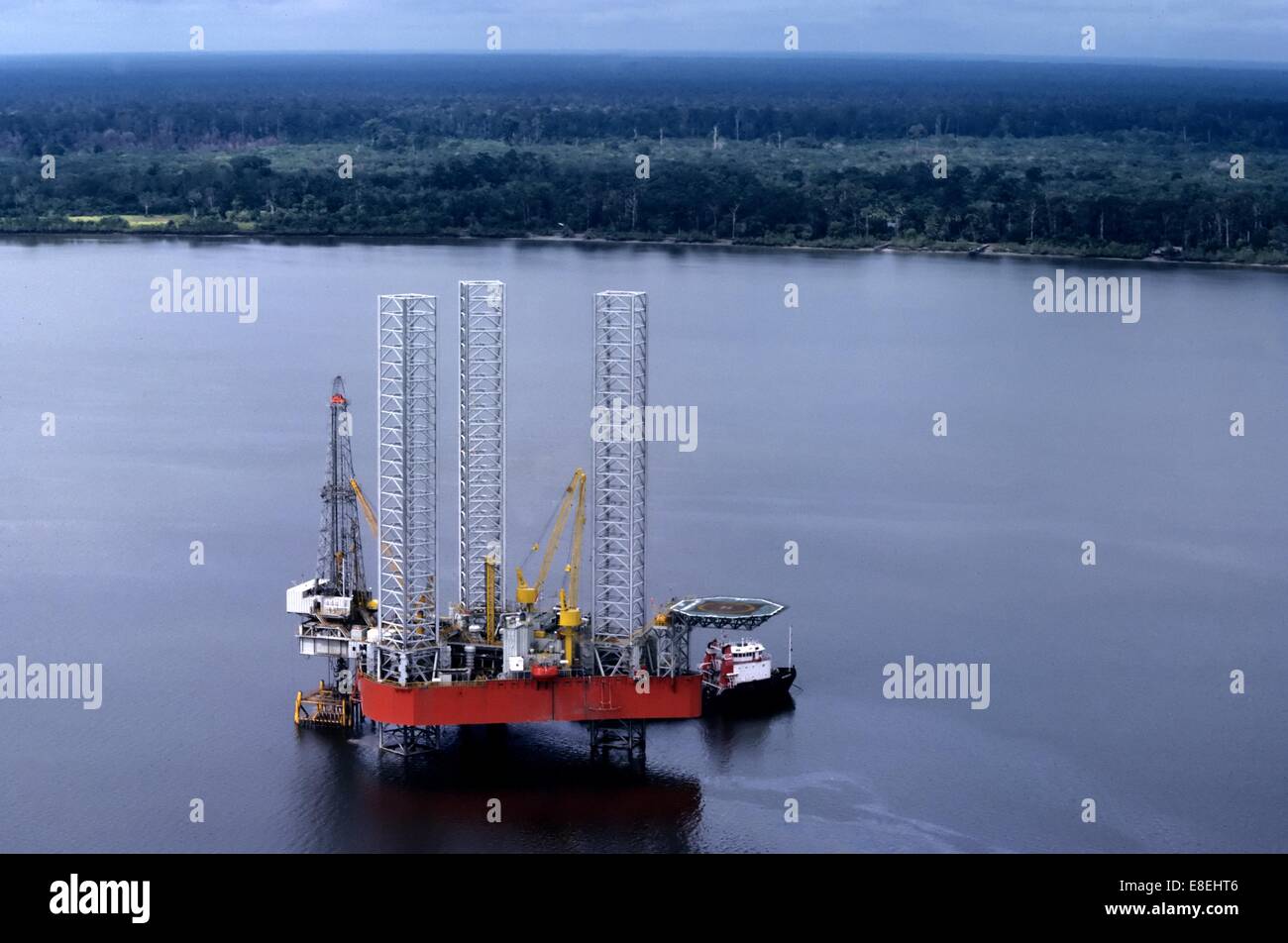 Oil rig jacket hi-res stock photography and images - Alamy