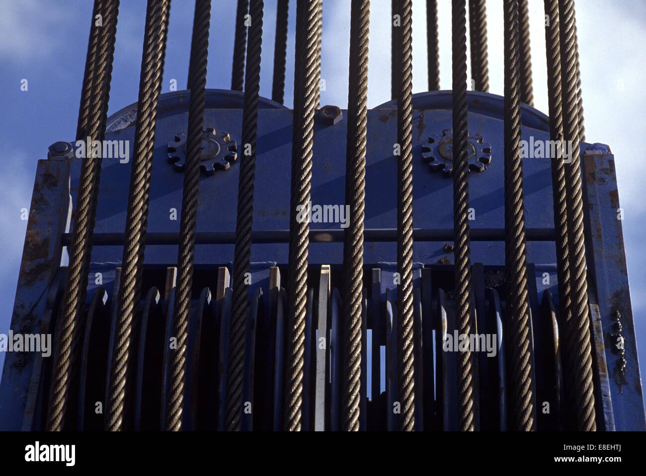 Rig platform lift hi-res stock photography and images - Alamy