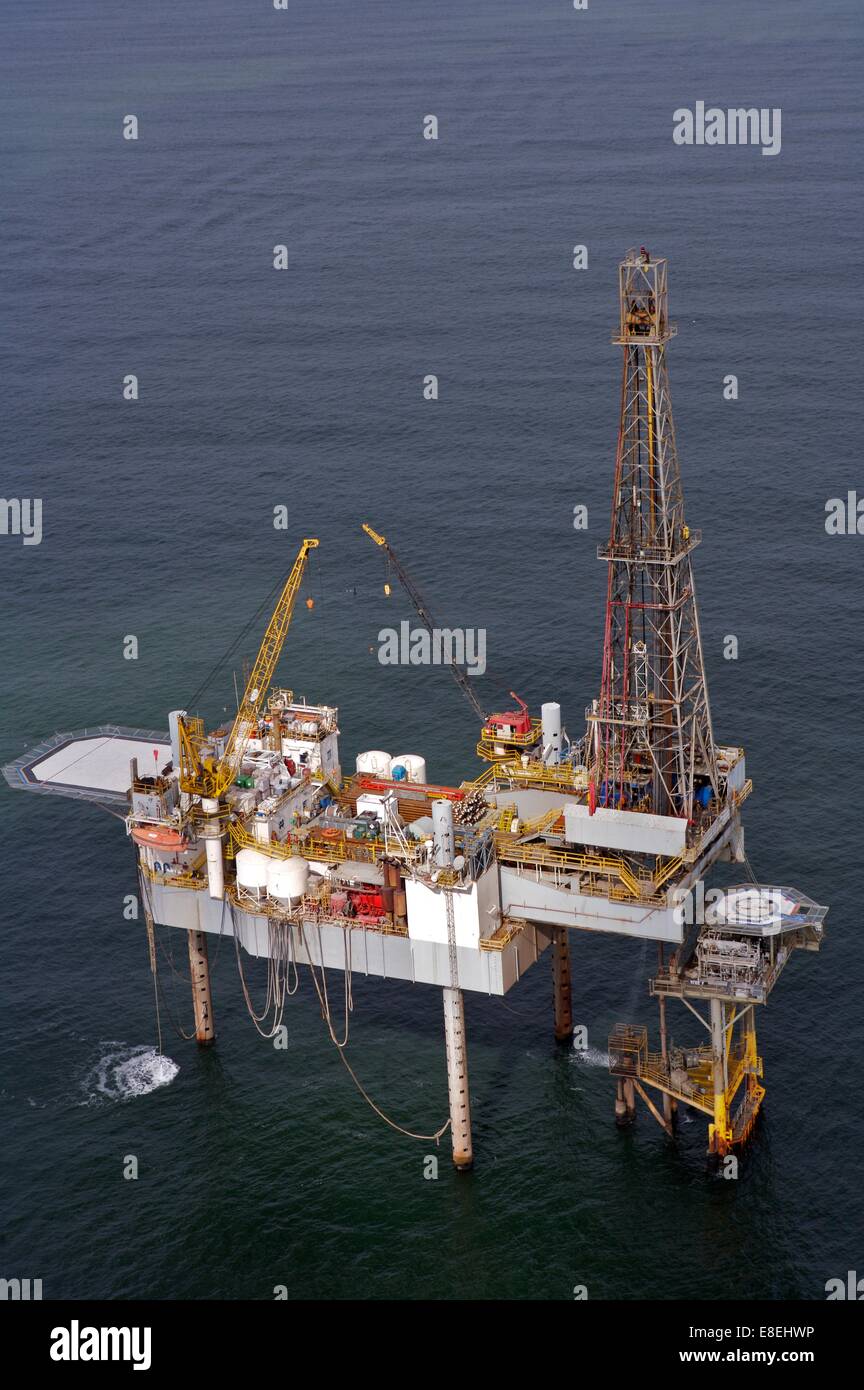 Offshore oil production platform hi-res stock photography and images ...