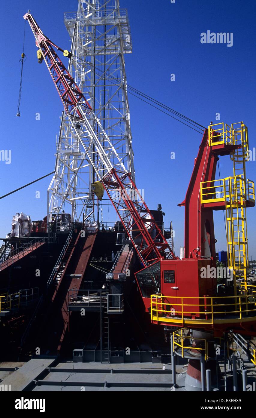 Oil derrick drill industry crane gas hi-res stock photography and ...